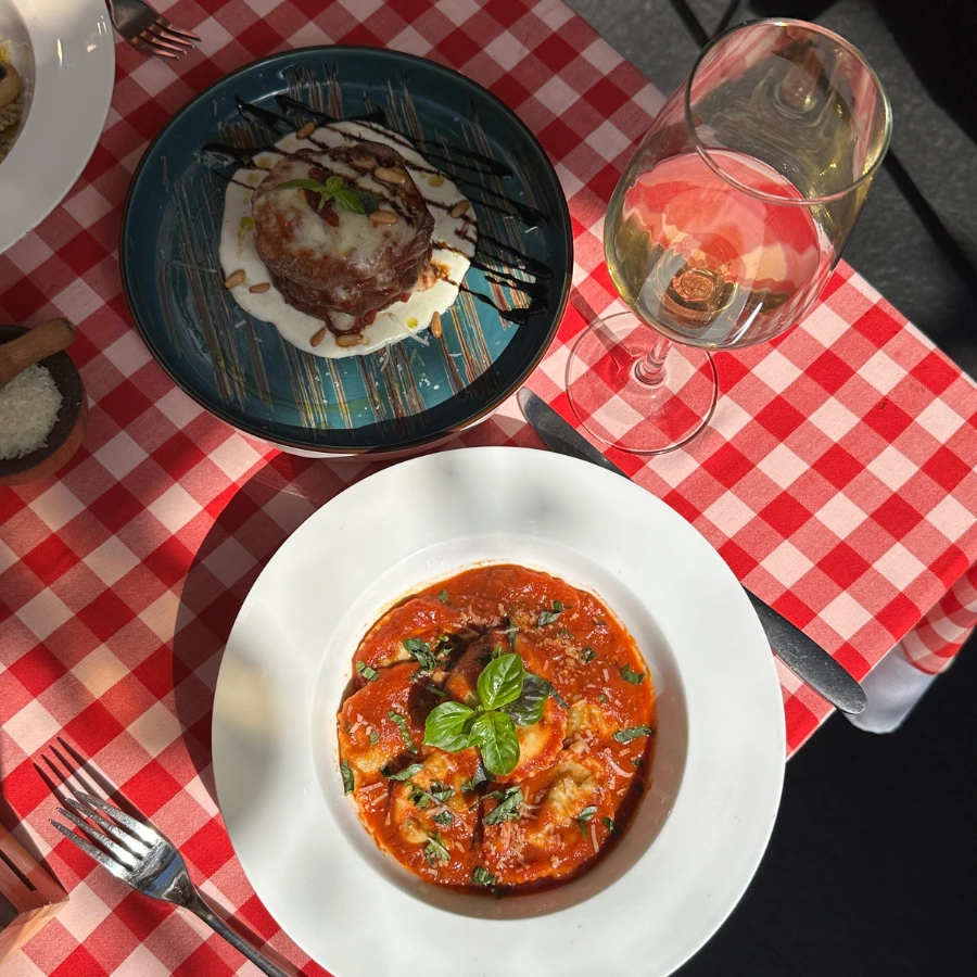 Da Sophia Italian Restaurant – Free Carafe of Wine | Book Now